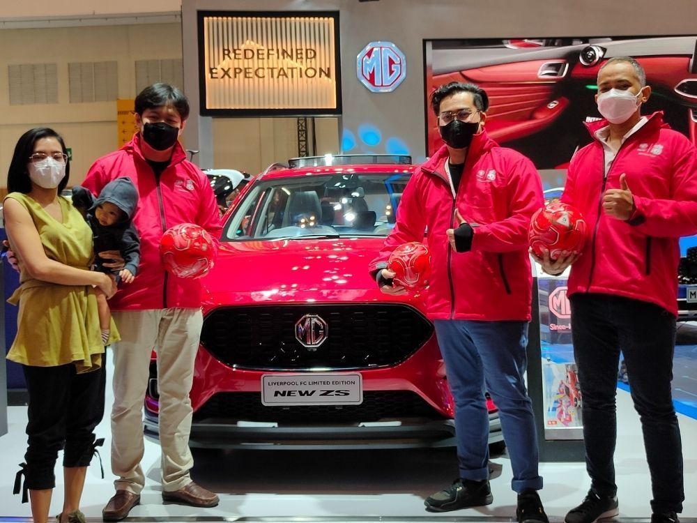 Wow, Wanita Ini Jadi Pemilik Pertama MG ZS Liverpool FC Limited Edition ...