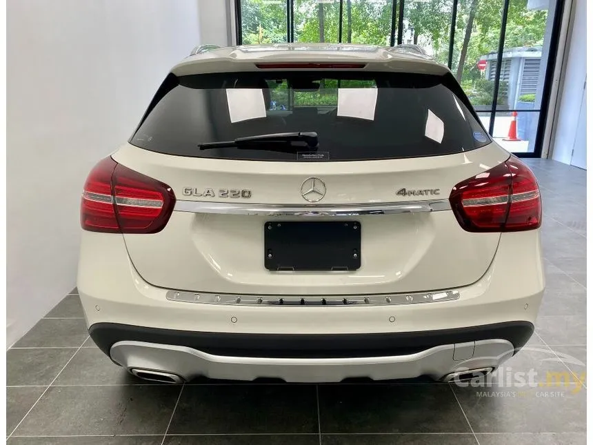 Recon 2018 MERCEDES BENZ GLA220 4MATIC 2.0 22K KM/ PETROL/ GLA180/ 2.0CC - Carlist.my