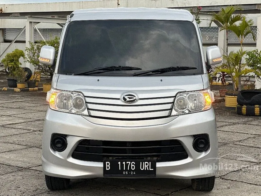 Jual Mobil Daihatsu Luxio 2014 D 1.5 di DKI Jakarta Manual MPV Silver ...