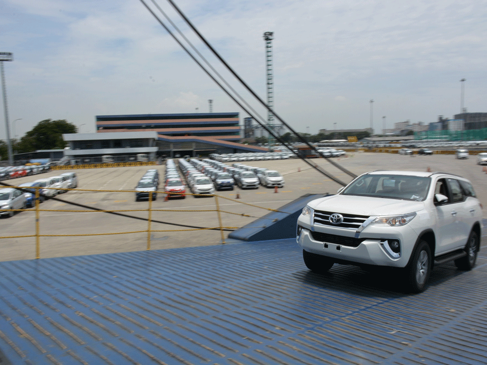 178 Ribu Mobil Toyota Rakitan Indonesia Diekspor dalam 10 Bulan ...