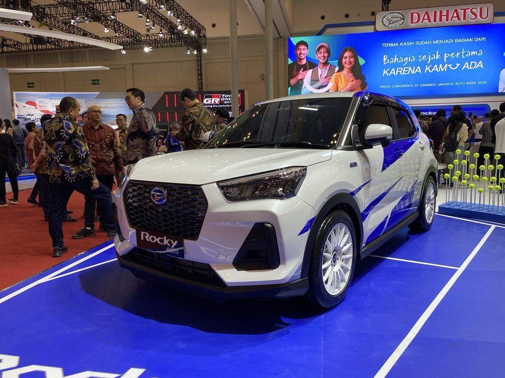 Daihatsu Serahkan 3 Unit Pertama Rocky Hybrid di Indonesia, Awali Era ...
