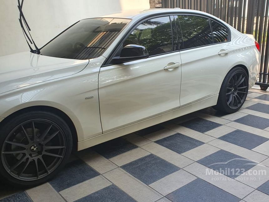 Jual Mobil BMW 320i 2017 M Sport 2.0 di DKI Jakarta Automatic Sedan ...