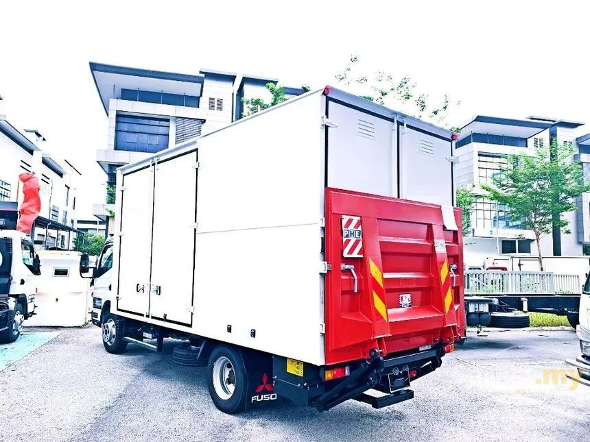 New 2022 Mitsubishi Fuso 4.9 Box 17FT Box With Tail-Lift - Carlist.my