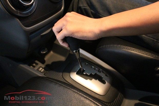 Tips Mengendarai Mobil Matik dari Polisi - Panduan Pembeli | Mobil123 Tips Mengendarai Mobil Matik dari Polisi - Panduan Pembeli | Mobil123