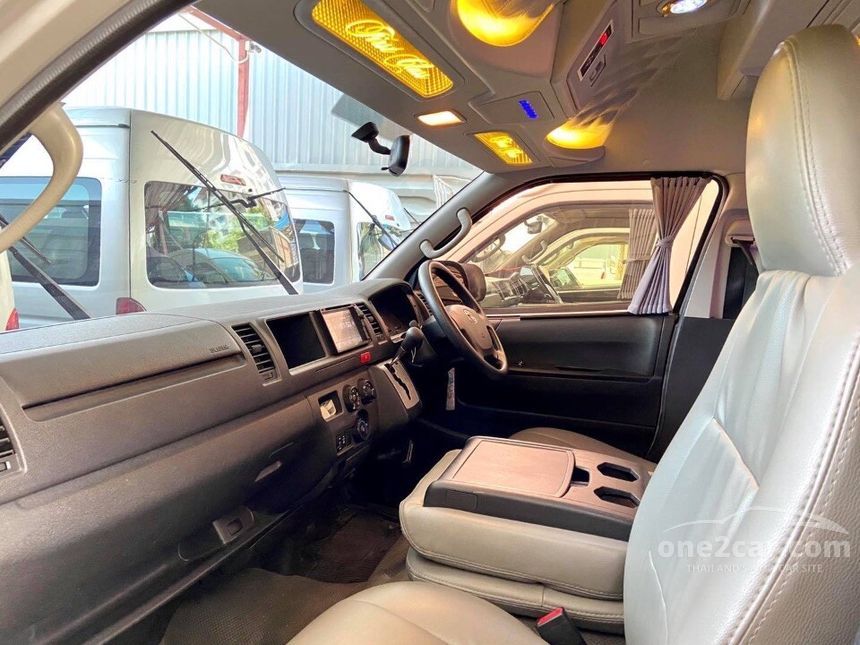 Toyota Hiace 2016 D4D 3.0 in กรุงเทพและปริมณฑล Automatic Van สีเงิน for ...