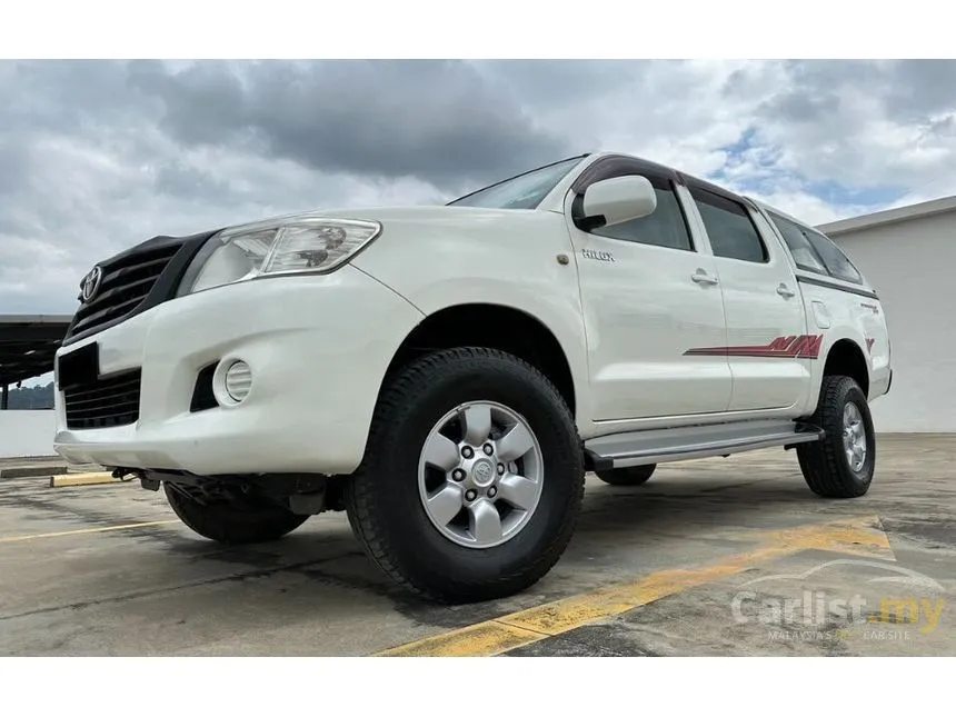 Used 2015 Toyota Hilux 2.5 MT VNT Standard Pickup Truck, 3 YEAR ...