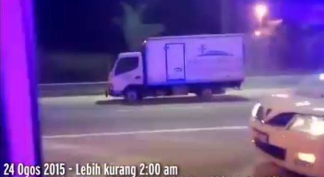 VIDEO: Police Chase Stolen Lorry Without Any Tyres, From Sentul To ...