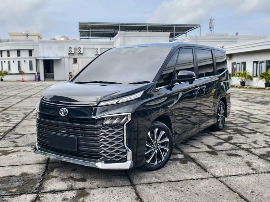 Jual Mobil Toyota Voxy 2024 (Non Premium Color) 2.0 di DKI Jakarta ...