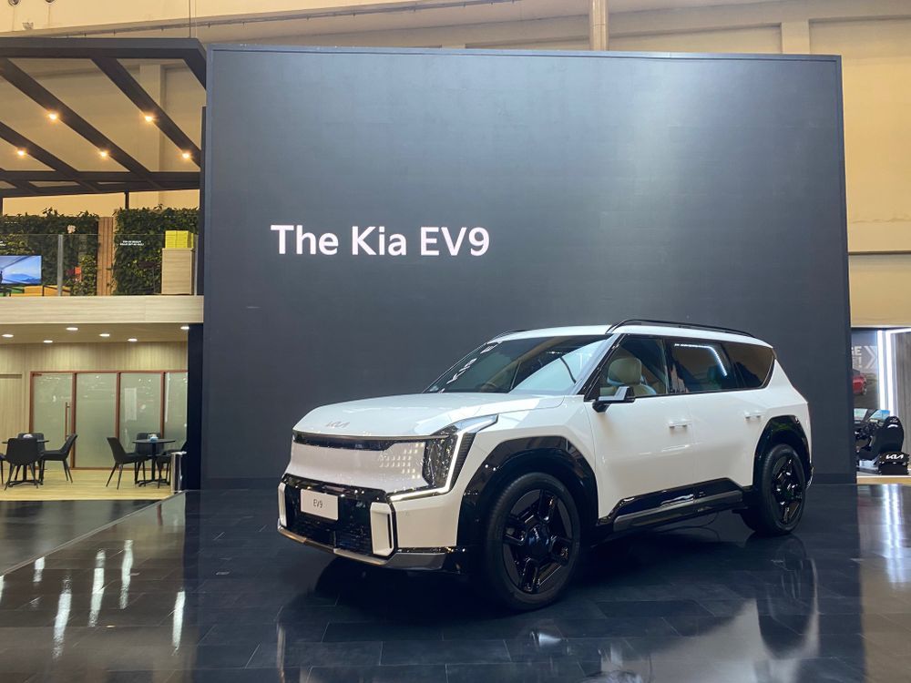 Kia Sita Perhatian Pengunjung GIIAS 2023 dengan 2 Mobil Listrik Keren - Mobil Baru | Mobil123