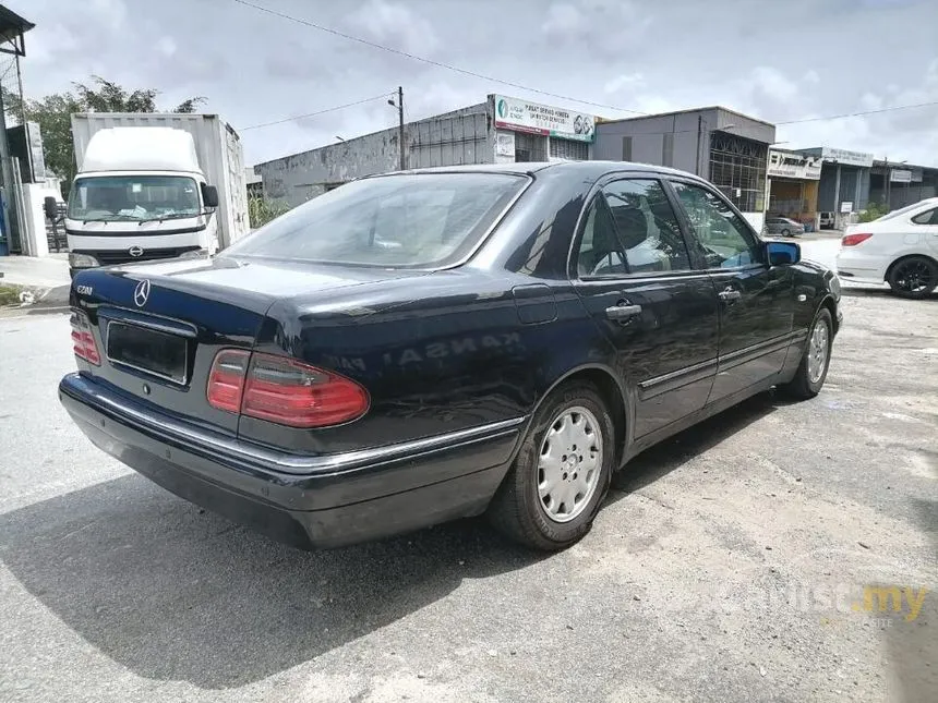 Mercedes-Benz E200 1997 Classic 2.0 in Johor Automatic Sedan Black for ...