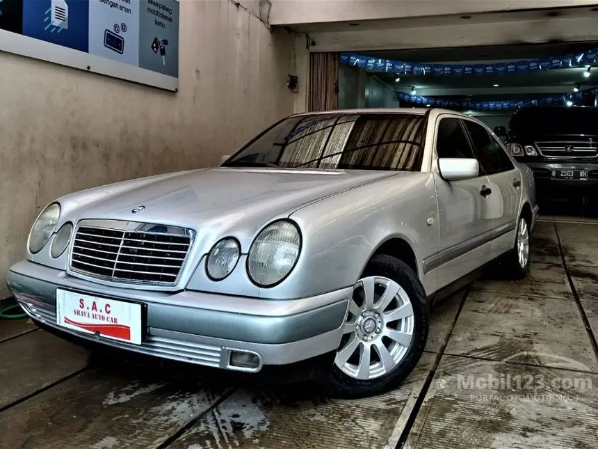 Jual Mobil Mercedes-Benz E230 1997 W210 2.3 Automatic 2.3 di DKI ...