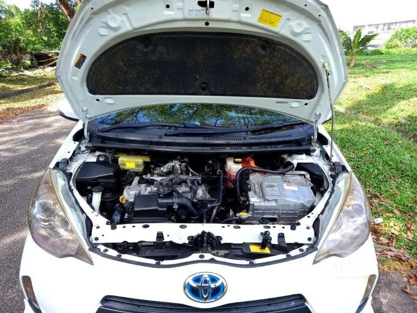 Used [ACCIDENT FREE AND NON FLOODED CAR] 2013 Toyota Prius C 1.5 Hybrid ...