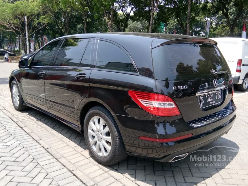 Jual Mobil Mercedes-Benz R300 L 2011 Family 3.0 di Jawa Barat Automatic ...