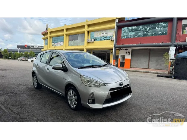 Melaka Toyota Prius full hybrid Cars for Sale | Carlist.my