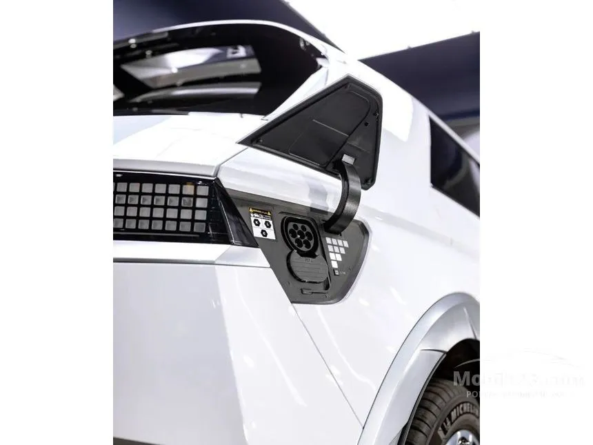 Jual Mobil Hyundai IONIQ 5 2022 Long Range Signature di DKI Jakarta ...
