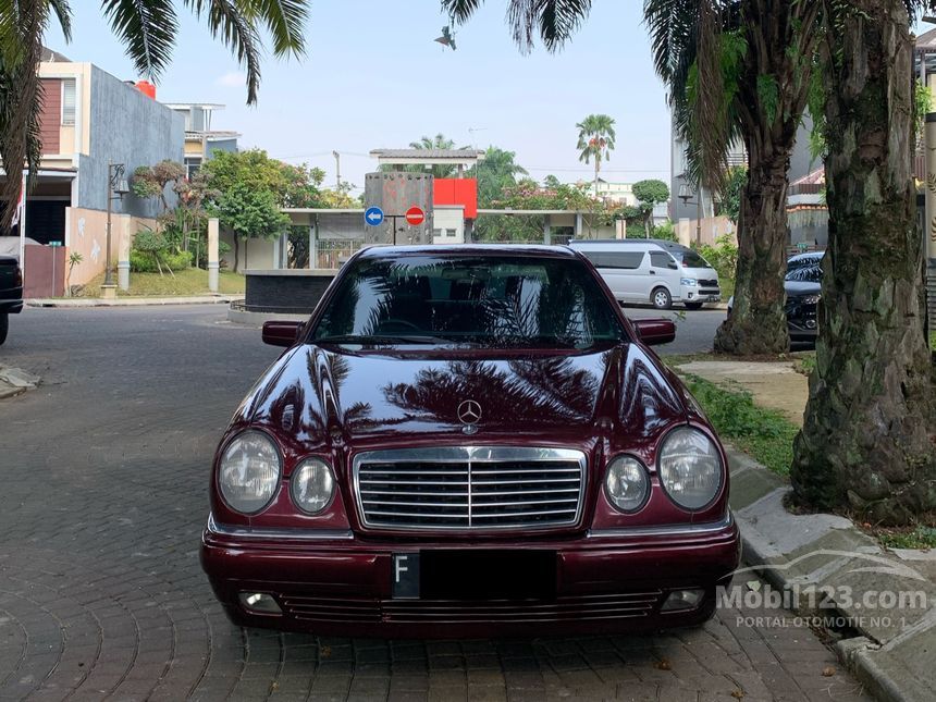 Jual Mobil Mercedes-Benz E320 1997 W210 3.2 Automatic 3.2 di Jawa Barat ...