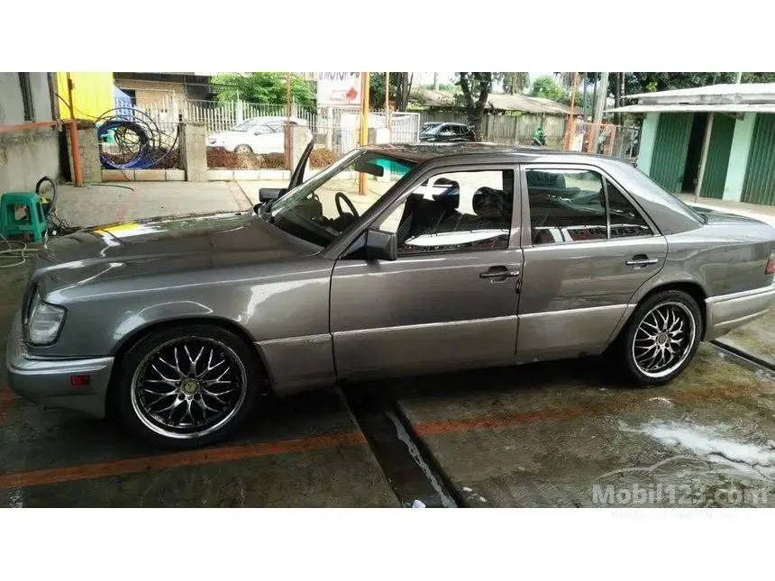 Jual Mobil Mercedes-Benz E230 1990 W210 2.3 Manual 2.3 di Jawa Barat Manual Sedan Abu-abu Rp 50. ...