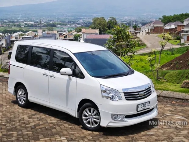 Jual Mobil Bekas Automatic 2014 di Gayungsari Harga Kredit Murah | Mobil123