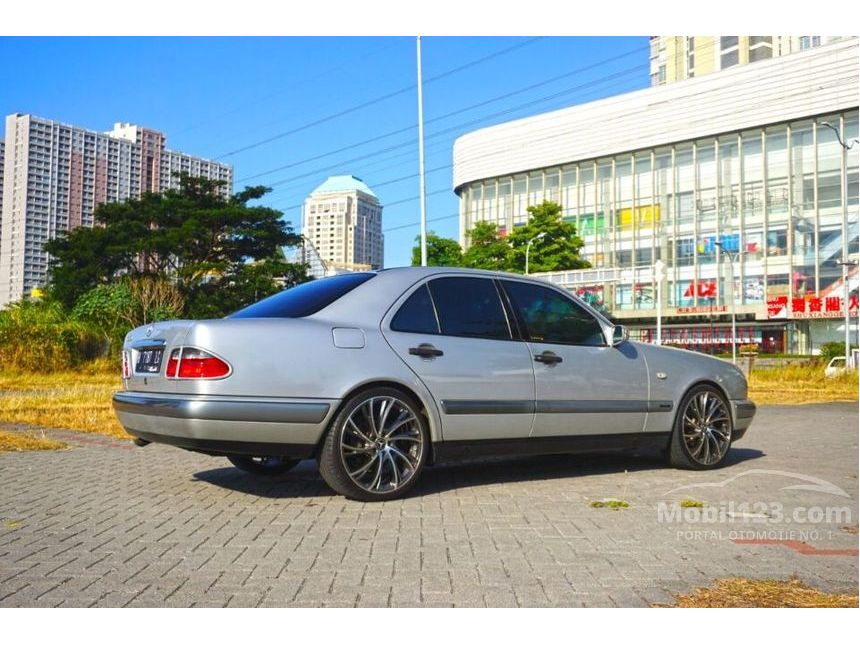 Jual Mobil Mercedes-Benz E320 1997 W210 3.2 Manual 3.2 di Jawa Tengah ...
