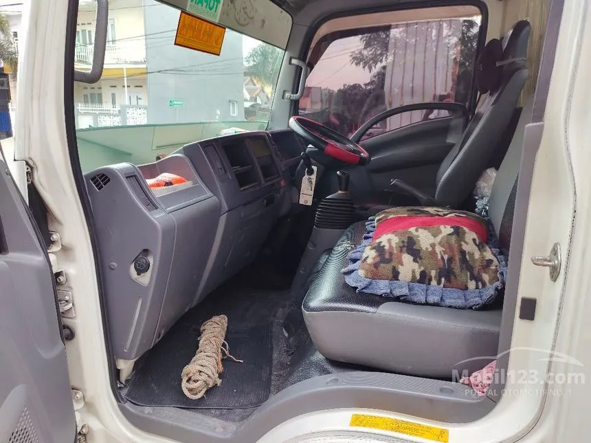 Jual Mobil Isuzu Elf 2017 4.6 di Jawa Barat Manual Trucks Putih Rp 245. ...