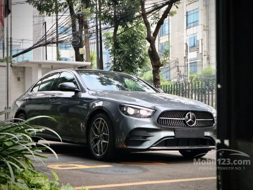 Jual Mobil Mercedes-Benz E300 2023 AMG Line 2.0 di DKI Jakarta Automatic Sedan Abu-abu Rp 1.200 ...
