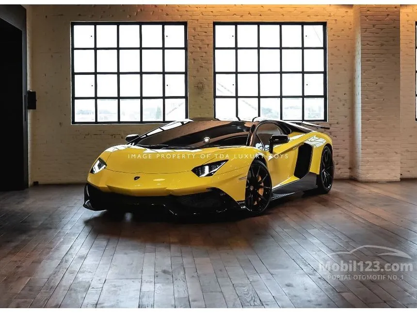 Jual Mobil Lamborghini Aventador 2013 LP720-4 50 Anniversario 6.5 di ...