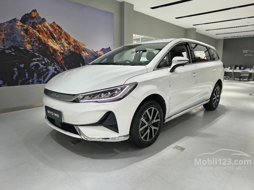 Jual Mobil BYD M6 2025 Standard 7-seaters di Jawa Barat Automatic MPV ...
