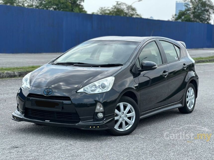 Used 2013 Toyota Prius C 1.5 Hybrid TRD Sportivo Push Start Button ...