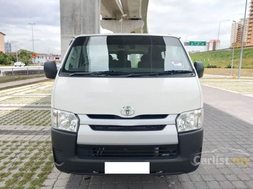 Used 2020 Toyota Hiace 2.5 Window Van DIESEL LOW ROOF / Under Toyota ...