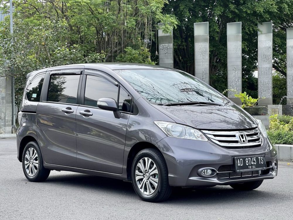 Komparasi Honda Freed Vs Toyota Sienta Bekas, Mana MPV 'Kotak' yang Paling Proporsional ...