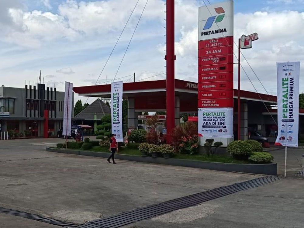 Daftar Harga BBM Pertamina Setelah Naik pada Februari 2022 - Berita ...