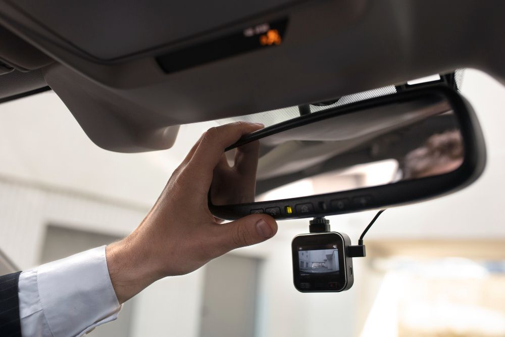 5 Fungsi Penting Dashcam di Mobil, Bisa Jadi Alat Bukti Kecelakaan ...