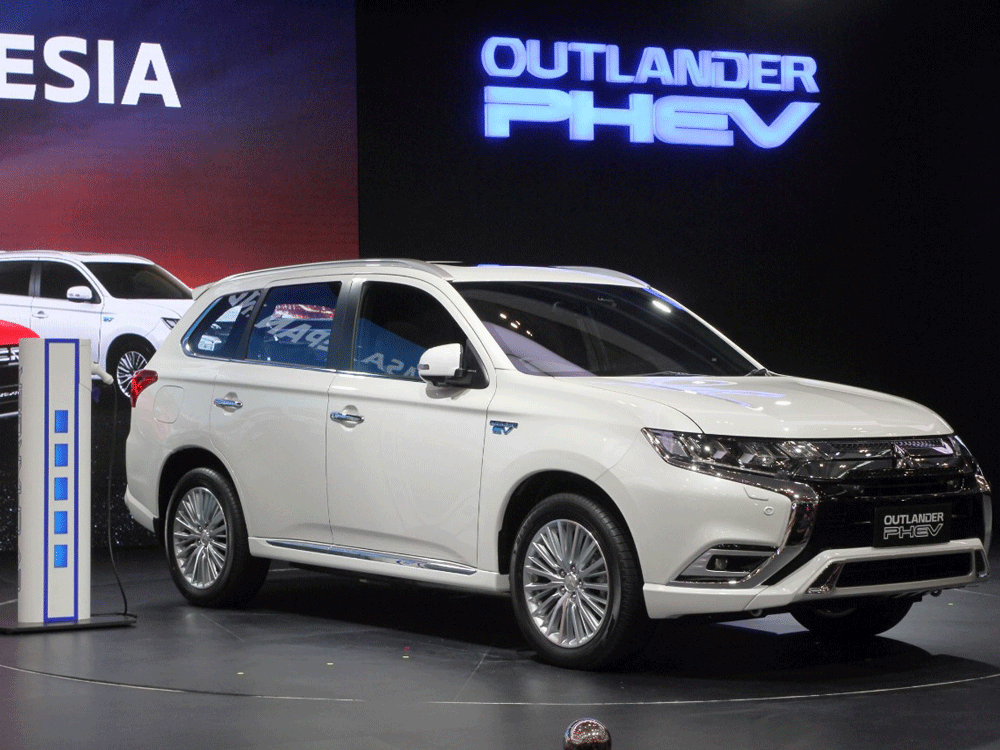 Mitsubishi Outlander PHEV Hanya Bisa Dicas di Rumah Gedongan - Berita ...