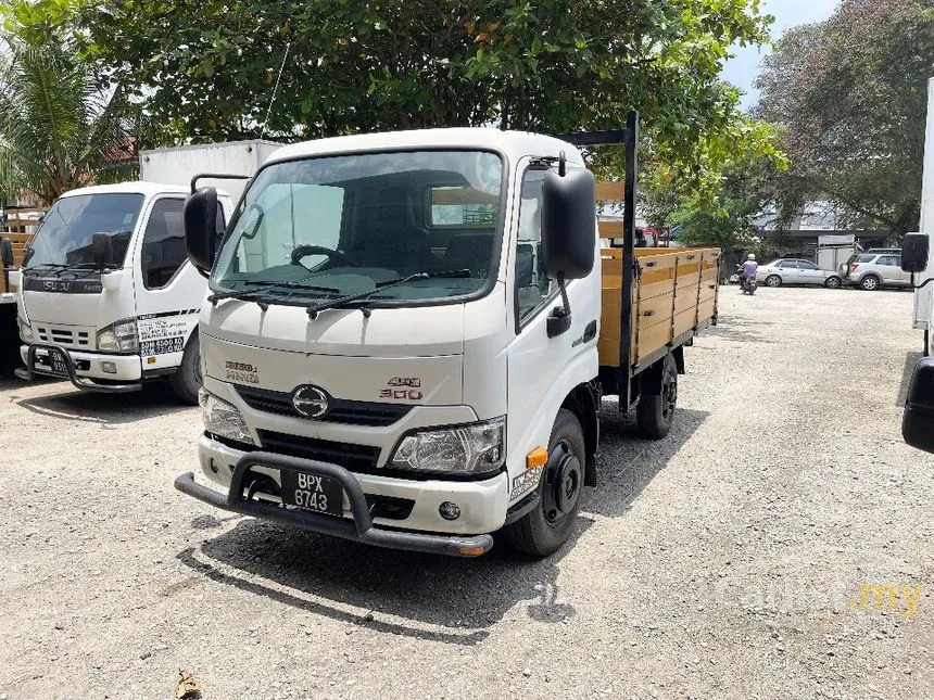Terpakai 2019 Hino XZU600R 1 Ton 10 Feet Wooden Cargo 4800KG Lorry ...