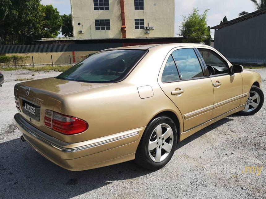 Mercedes-Benz E240 2000 Classic 2.4 in Selangor Automatic Sedan Gold ...
