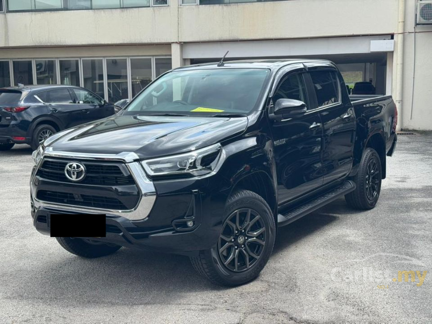 Used 2023 Toyota Hilux 2.4 V Dual Cab Pickup ORI CONDITION, LOW MILEAGE ...