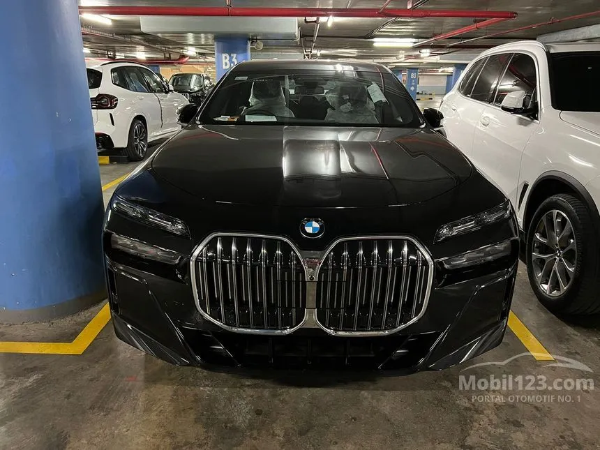 Jual Mobil BMW 735i 2023 M Sport 3.0 di DKI Jakarta Automatic Sedan ...