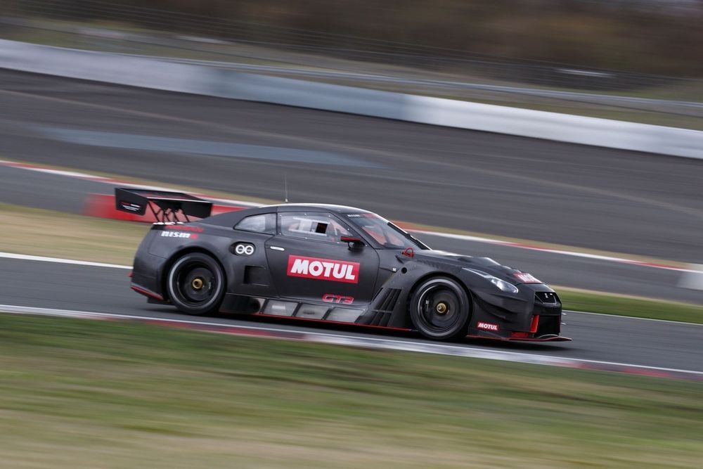 2017 Nissan GT-R Nismo GT3 Hits the Track for the First Time - Auto ...