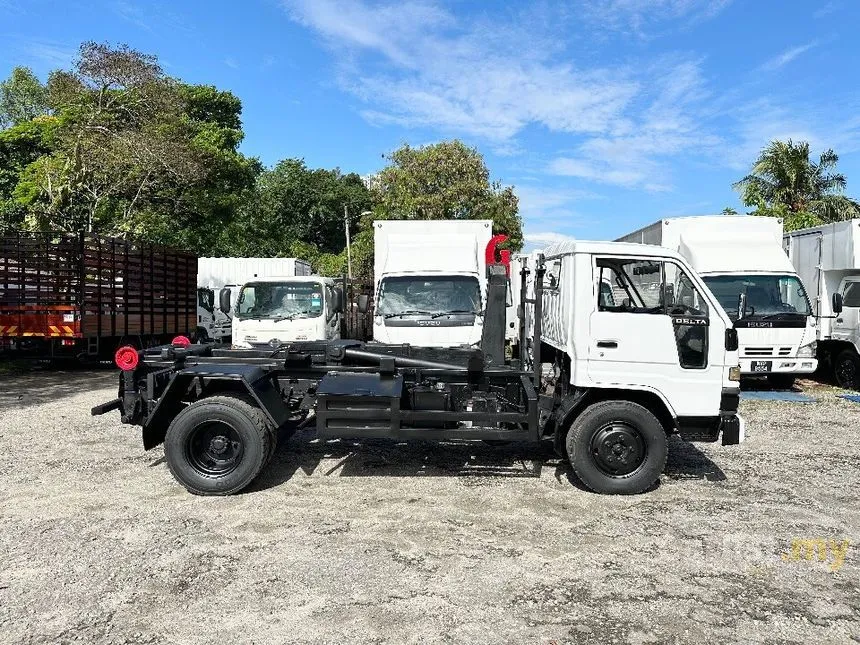 Used 2005 Daihatsu Delta V116 3 Ton 14 Feet Arm Roll RORO Sampah 5000KG ...