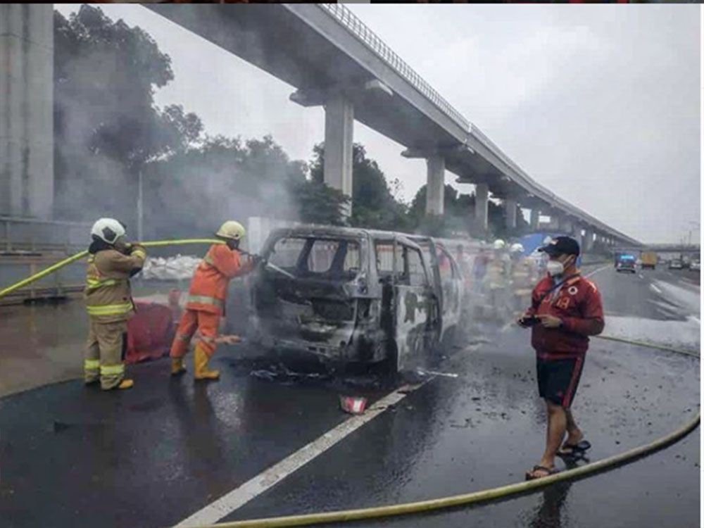 Alphard Ludes Terbakar Lagi, Toyota Indonesia Siap Bantu Investigasi ...