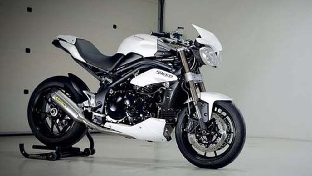 Triumph Speed Triple รุ่นปี 2011 อวดโฉมระหว่าง Presentation ก่อนทดสอบ ...