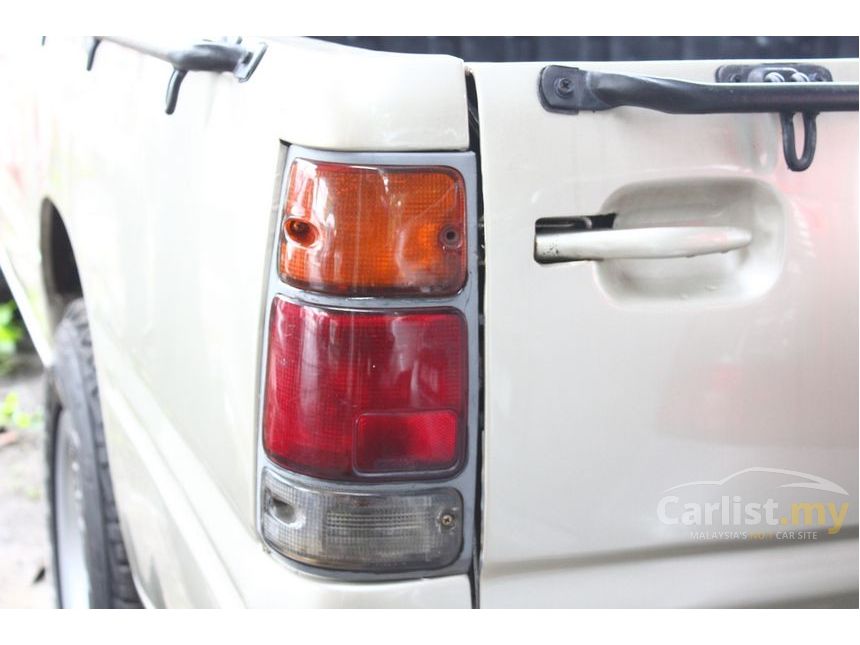Isuzu Invader 1997 2.8 in Negeri Sembilan Manual Pickup Truck Gold for ...