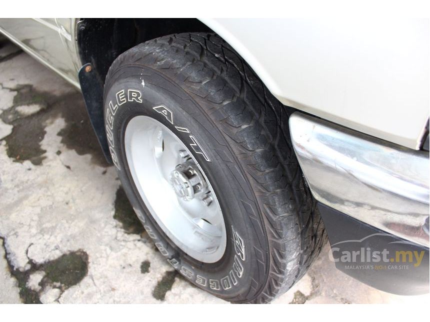 Isuzu Invader 1997 2.8 in Negeri Sembilan Manual Pickup Truck Gold for ...