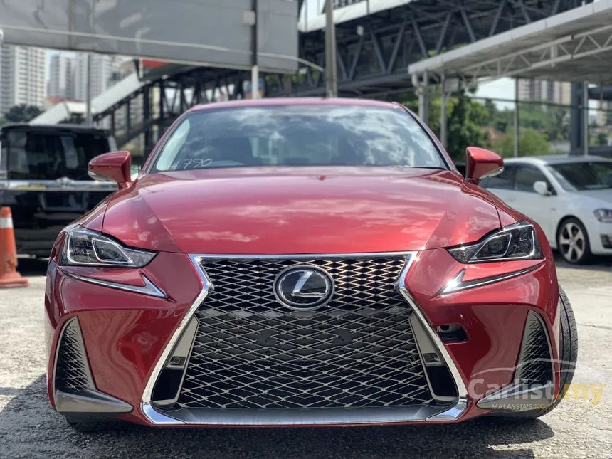 Recon 2017 Lexus IS200t 2.0 Luxury F Sport Grill,Sunroof,BSM - Carlist.my