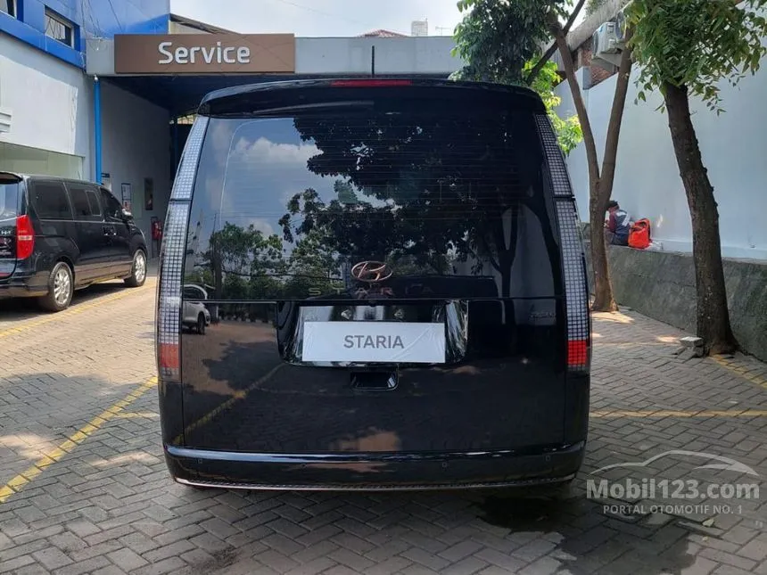 Jual Mobil Hyundai Staria 2021 Signature 9 2.2 di DKI Jakarta Automatic ...
