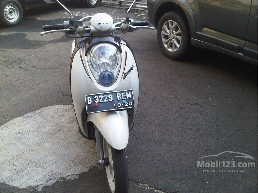 Jual Motor Honda Scoopy 2010 0.1 di DKI Jakarta Automatic Putih Rp 8. ...