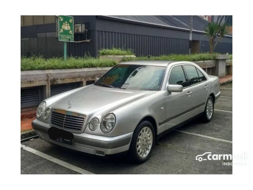 Jual Mobil Mercedes-Benz E230 1998 W210 2.3 Automatic 2.3 di DKI ...