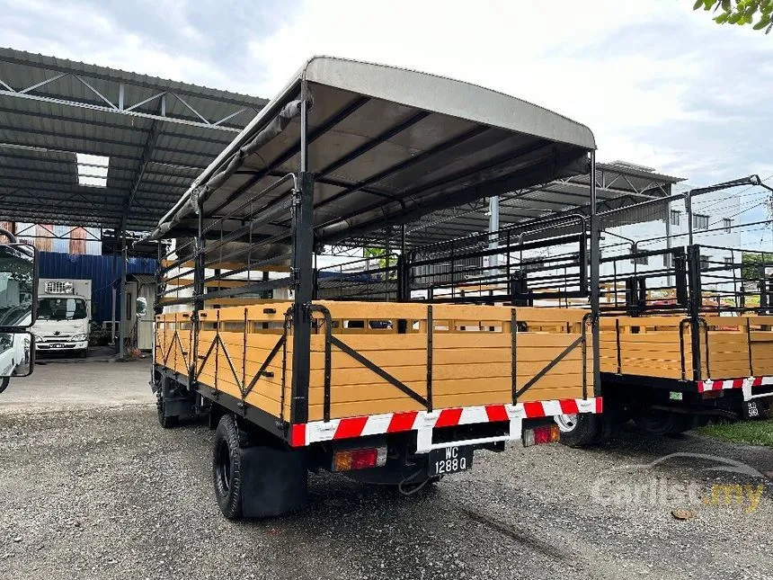 Used 2016 Hino WU720R 3 Ton 17 Feet Wooden Cargo Steel Railing ...