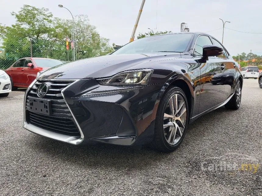 Recon 2017 Lexus IS200t 2.0 TURBO, 2 TONE INTERIOR, 3 LED, 2 ELECTRIC ...