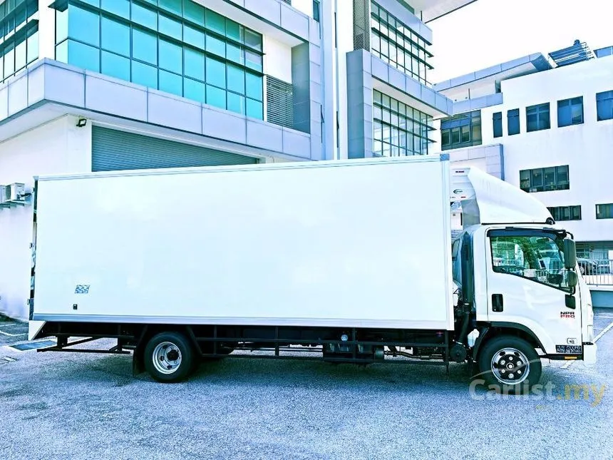 New 2022 Isuzu NPR Pro 5.2 Lorry 21ft Refrigerated Box - Carlist.my